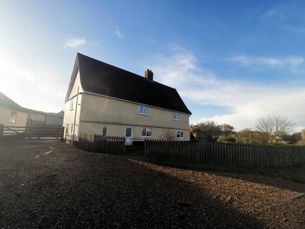 Syleham IP21 3 bed detached house - £1,200 pcm (£277 pw)