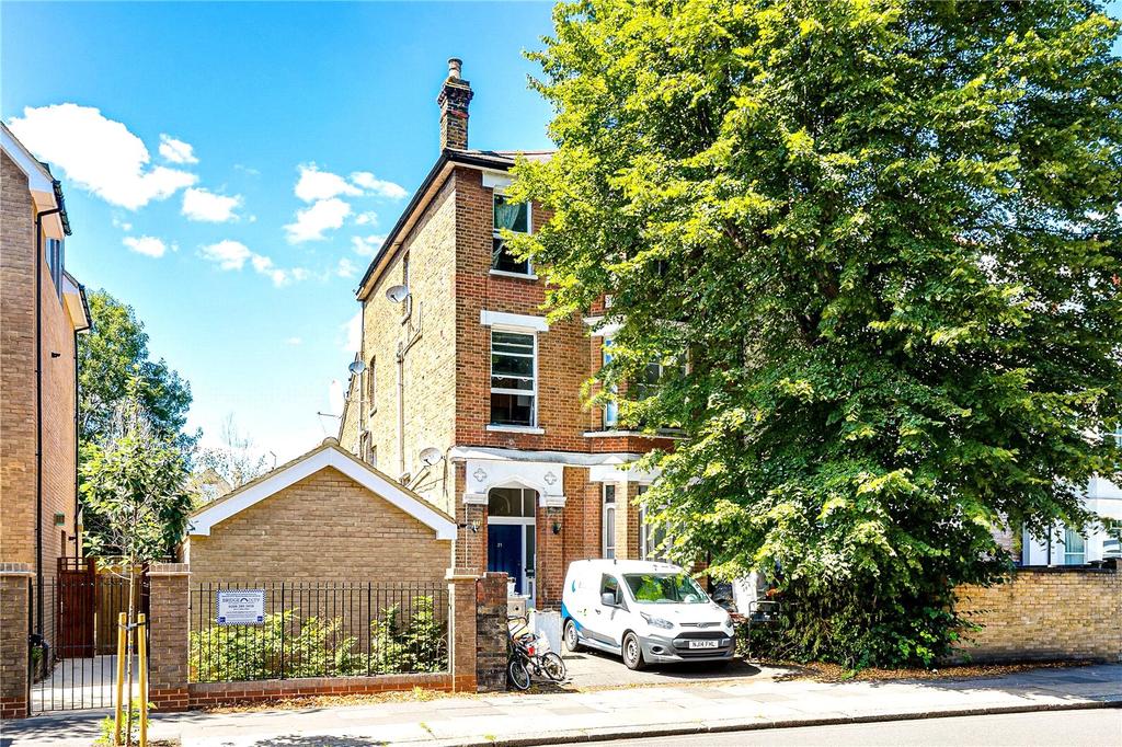 Sutton Court Road, Chiswick, London Studio - £1,080 pcm (£249 pw)