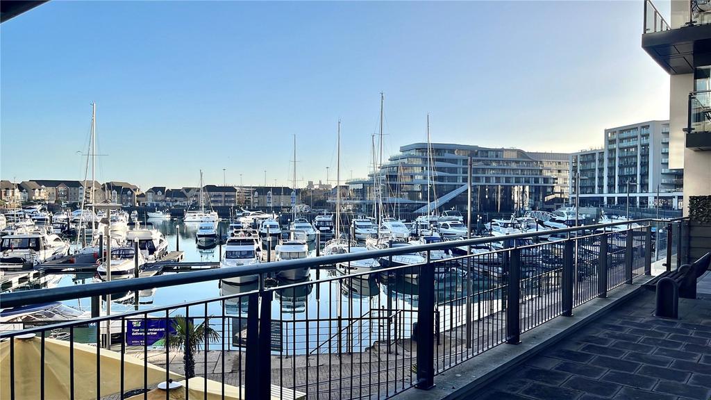 Channel Way, Ocean Village... 2 bed apartment - £1,250 pcm (£288 pw)