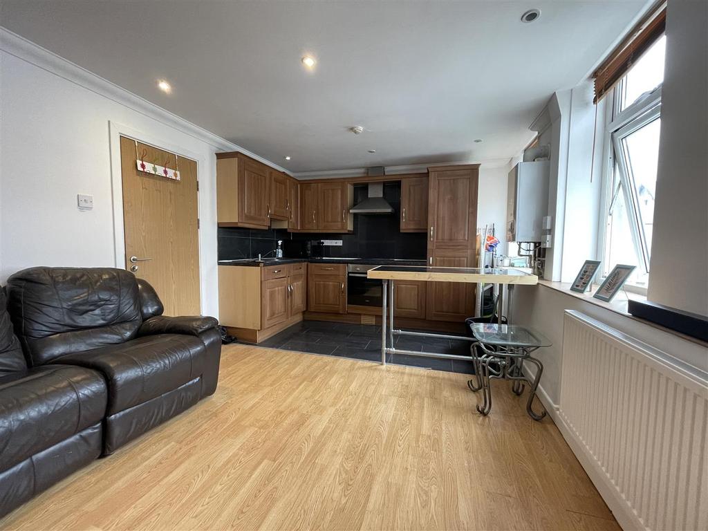 Gordon Road, Cardiff 1 bed flat - £715 pcm (£165 pw)