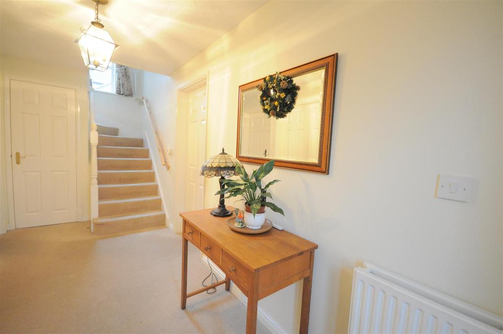 Navigation Loop, Stone 4 bed detached house - £375,000