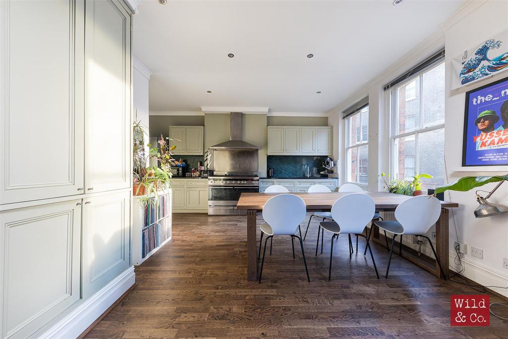 Clapton Square, Hackney 3 bed flat - £2,600 pcm (£600 pw)