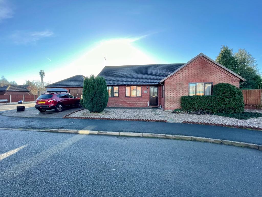Cedar Grove, Wem SY4 3 bed detached bungalow - £350,000