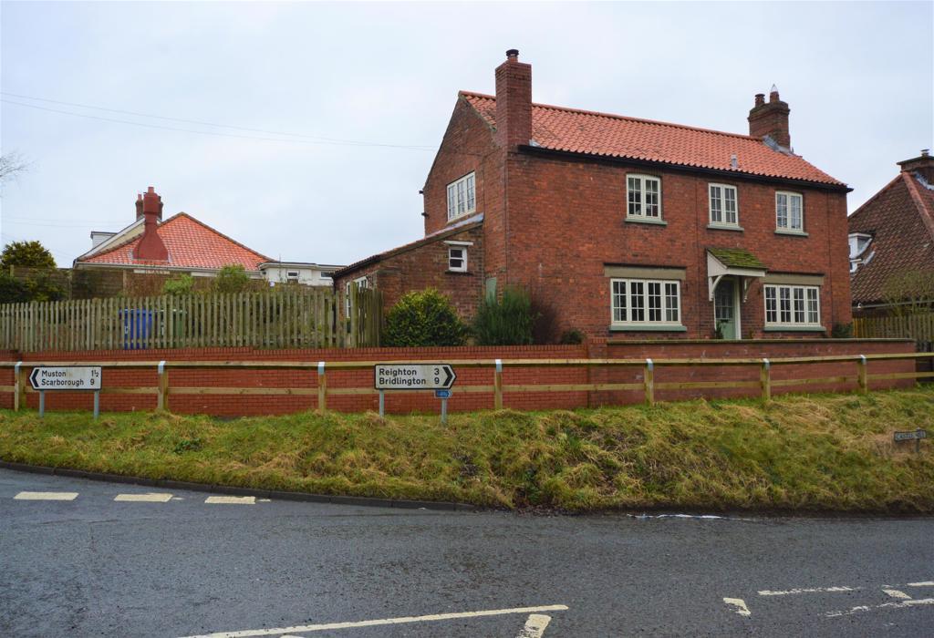 Castle Hill, Hunmanby, Filey, YO14 0JX 3 bed detached house - £825 pcm ...