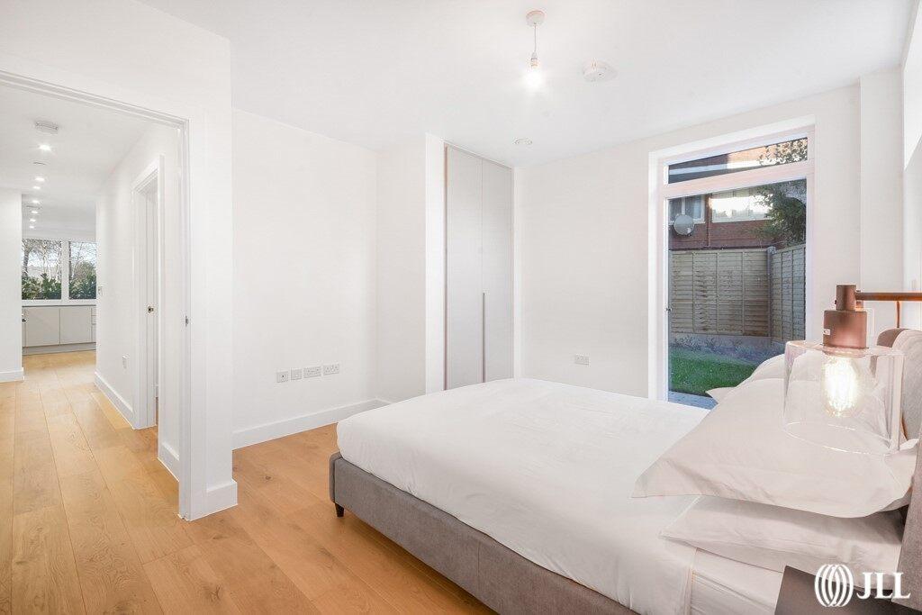 Third Avenue London W10 2 bed apartment - £2,578 pcm (£595 pw)