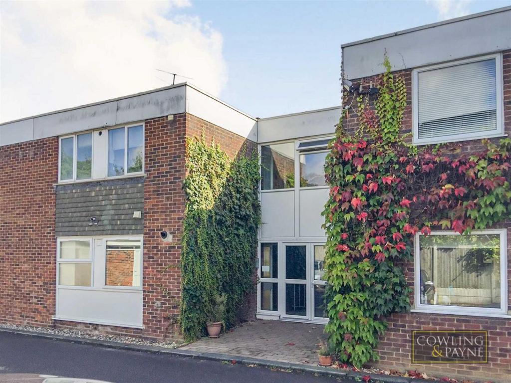 Ardleigh Court, Shenfield 2 bed apartment - £1,375 pcm (£317 pw)