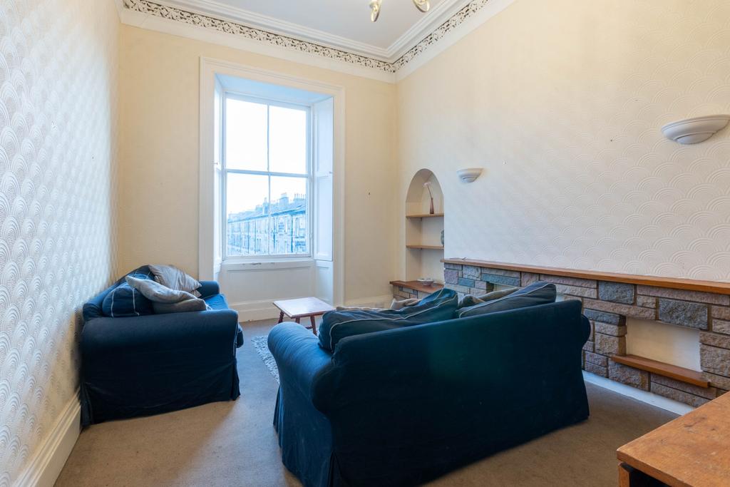 Lutton Place Edinburgh EH8 9PF United... 2 bed flat - £1,050 pcm (£242 pw)