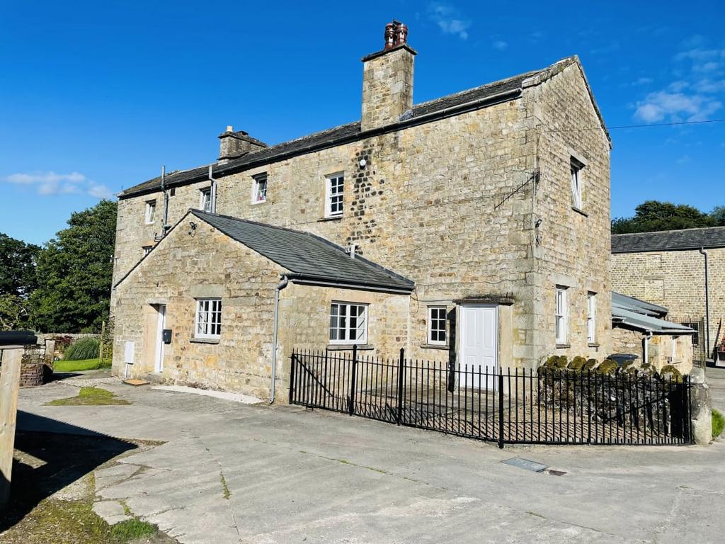 Home Farm Lancaster LA2 2 bed semi-detached house - £900 pcm (£208 pw)