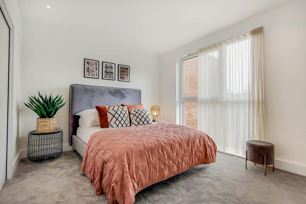 Nelson Road London E6 2 bed apartment - £410,000