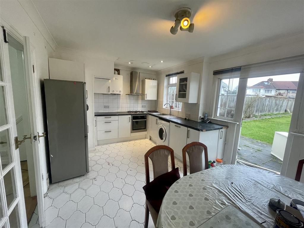 Clewer Crescent, Harrow 3 bed semi-detached house - £1,795 pcm (£414 pw)