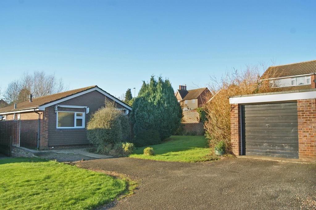 Dean Close, Burford, WR15 4 bed bungalow - £300,000