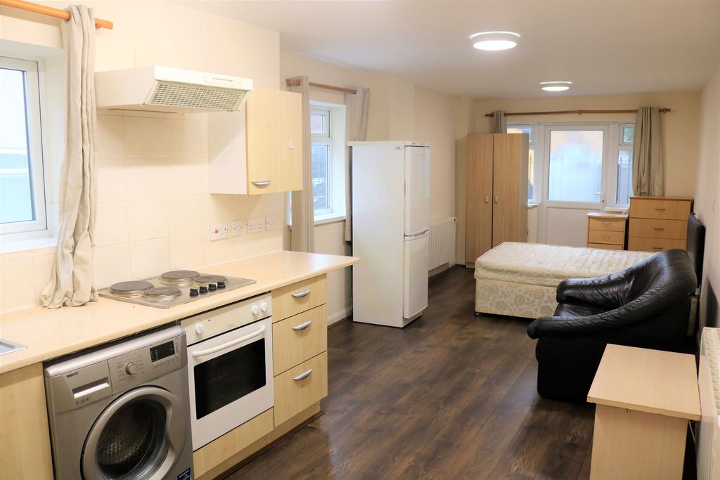 Wellington Street, Luton LU1 Studio - £625 pcm (£144 pw)