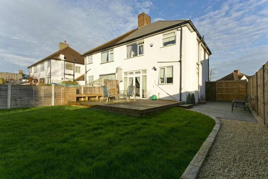Sidcup Road, London, SE9 3 bed semi-detached house - £550,000