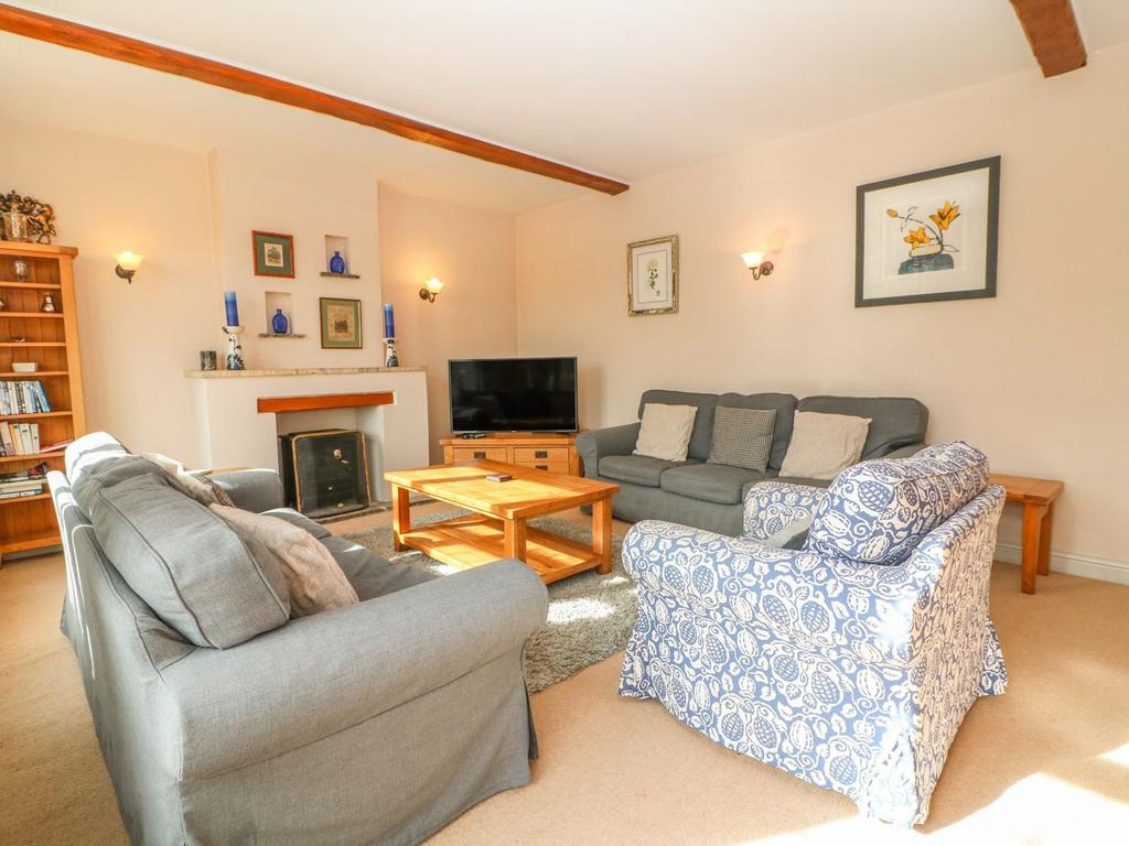 Home Farm, Little Rissington, Cheltenham 2 bed detached house - £2,600 ...