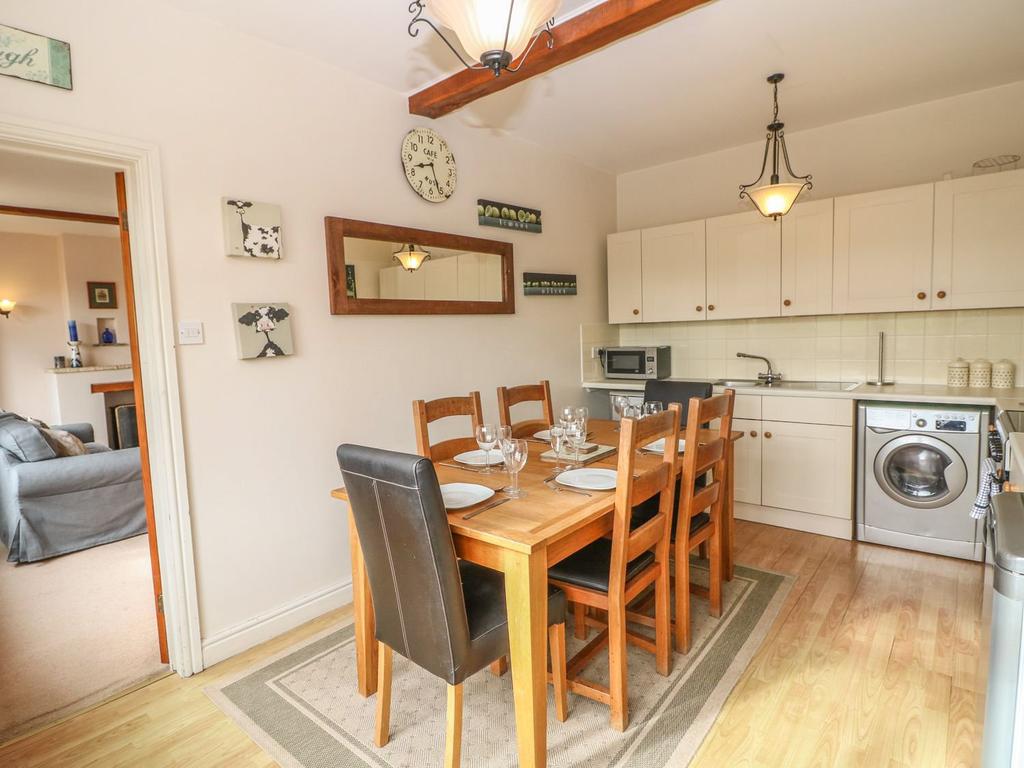Home Farm, Little Rissington, Cheltenham 2 bed detached house - £2,600 ...
