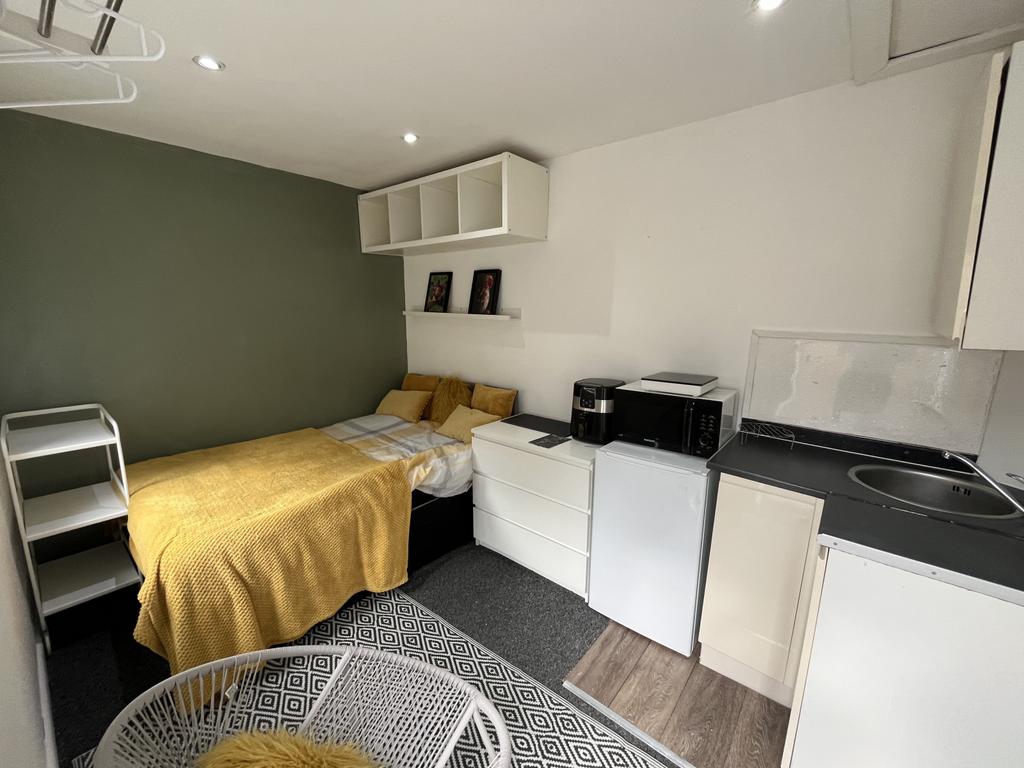 Lythalls Lane, Holbrooks, Coventry, CV6 Studio - £495 pcm (£114 pw)