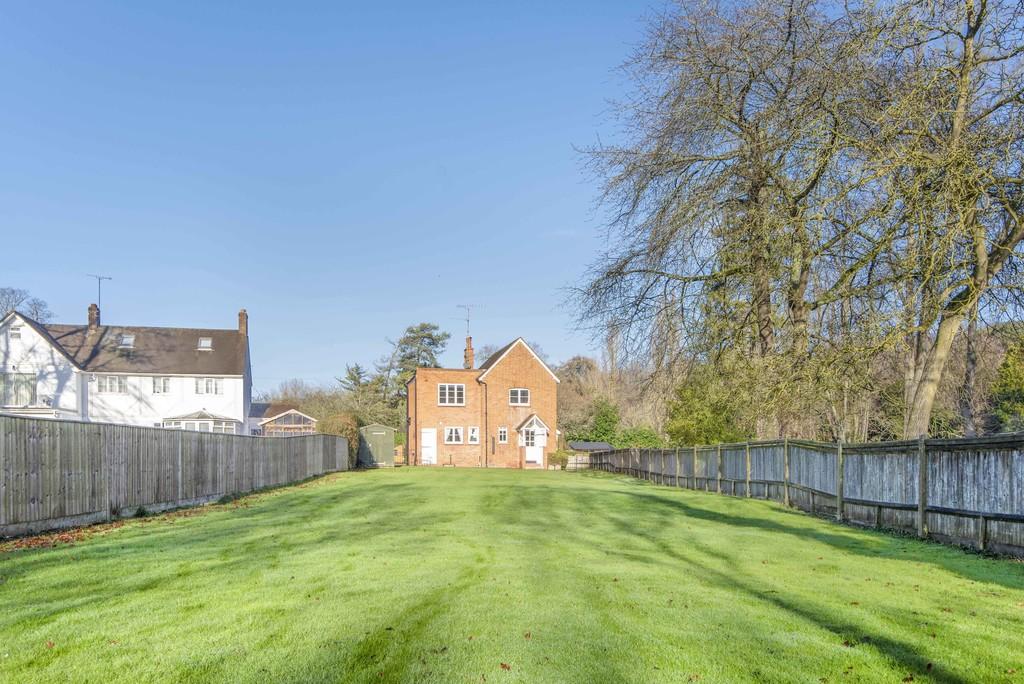 The Warren, Caversham, Reading 3 bed detached house - £2,500 pcm (£577 pw)