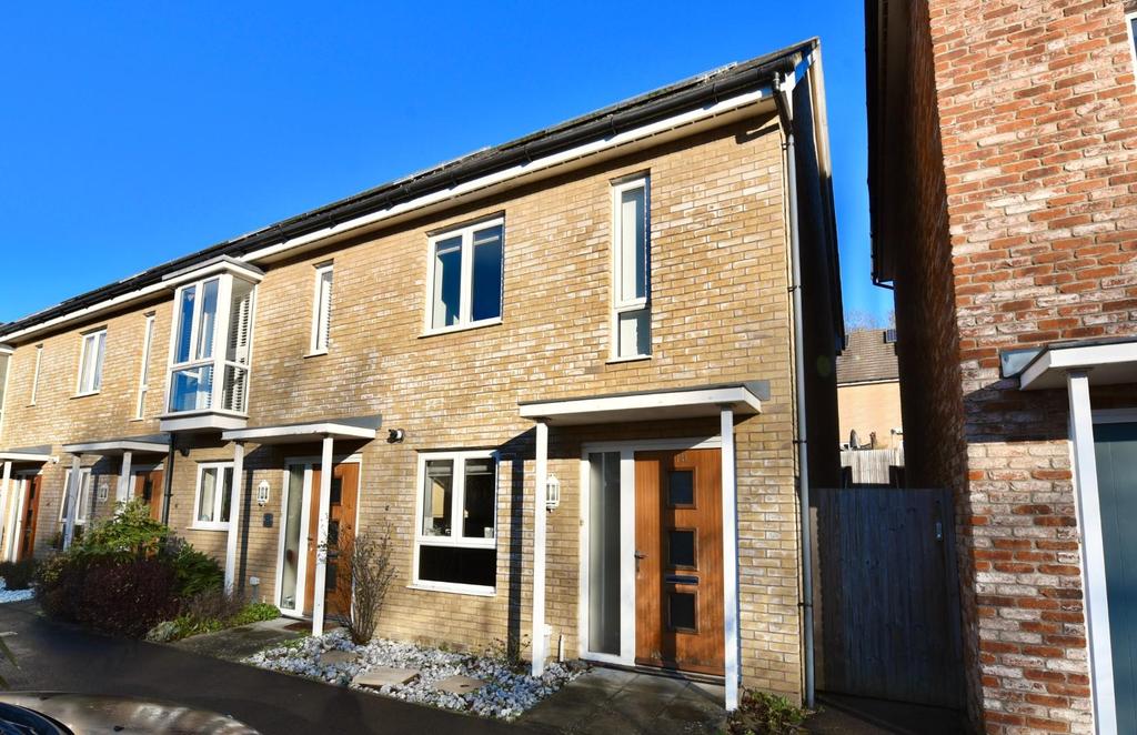 Consort Gardens, East Cowes 2 bed end of terrace house - £220,000