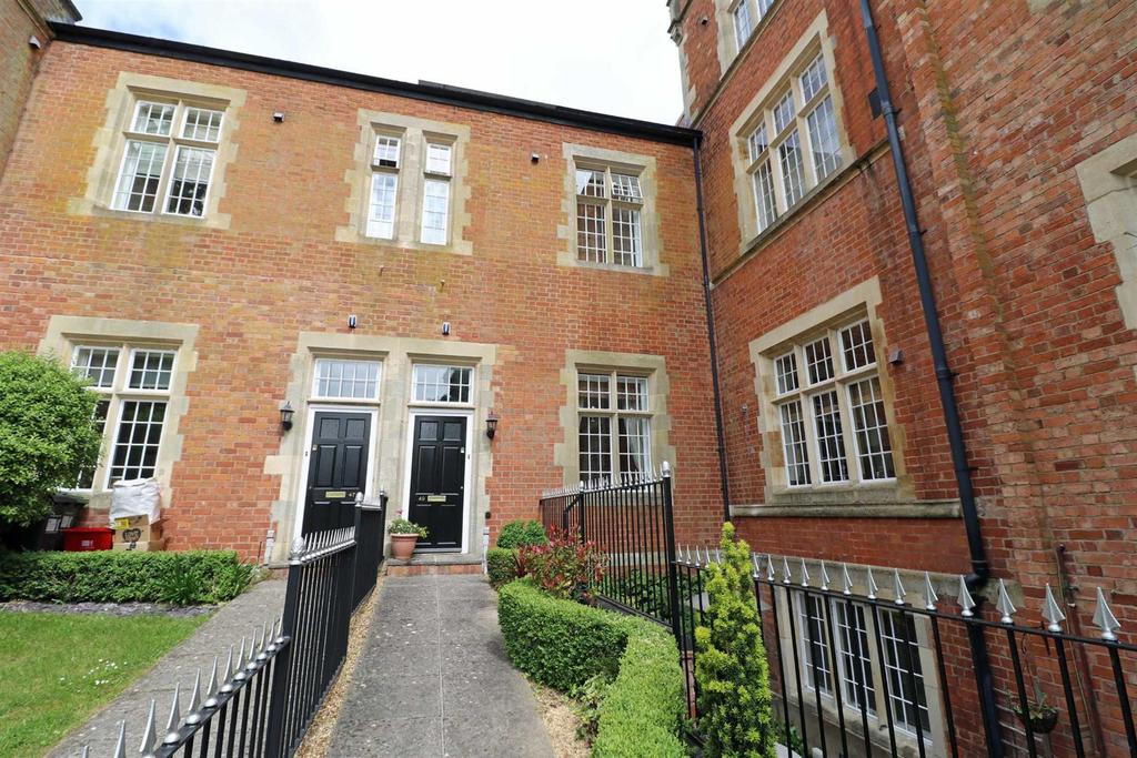 Tredington Park, Hatton Park, Warwick 2 bed terraced house - £279,500