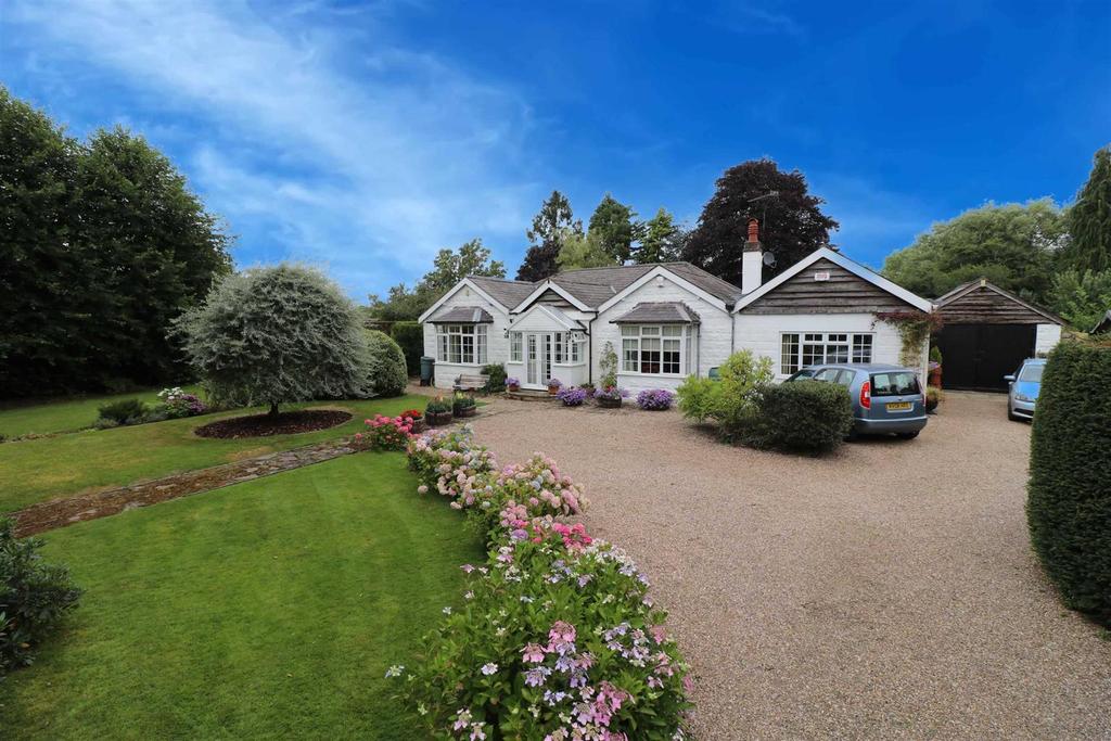 Nunhold Road, Great Pinley, Nr Claverdon 3 bed detached bungalow - £750,000