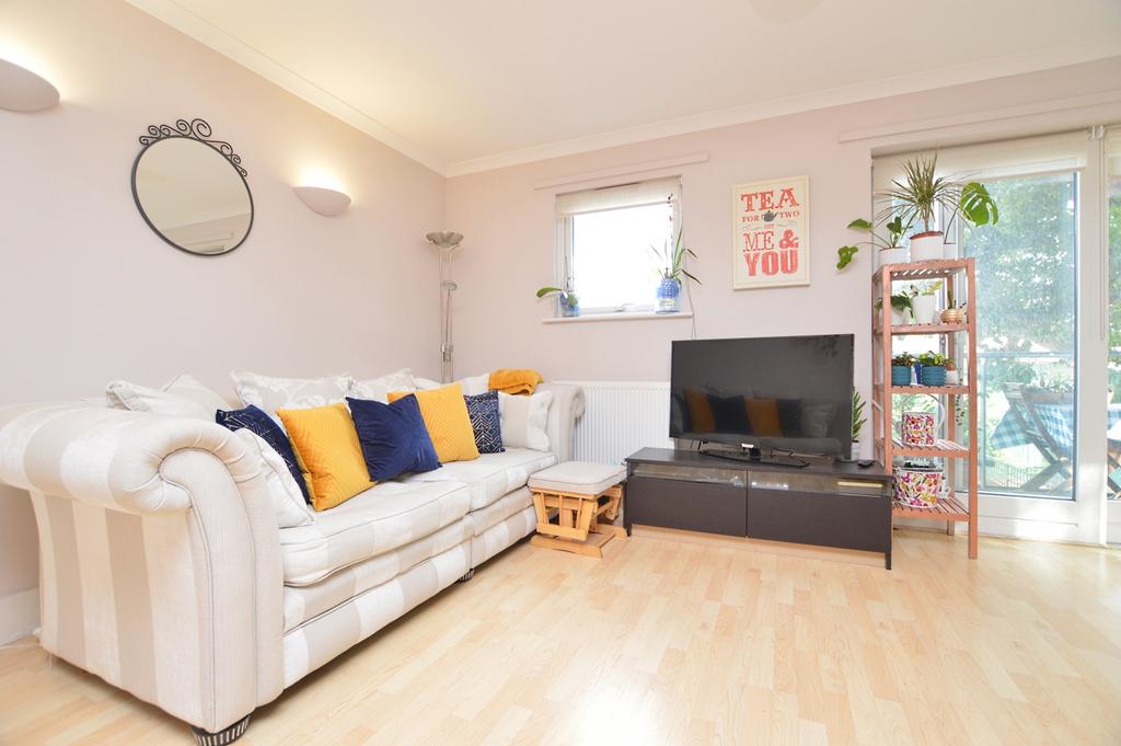 Evan Cook Close, London, SE15 2 bed apartment - £2,000 pcm (£462 pw)