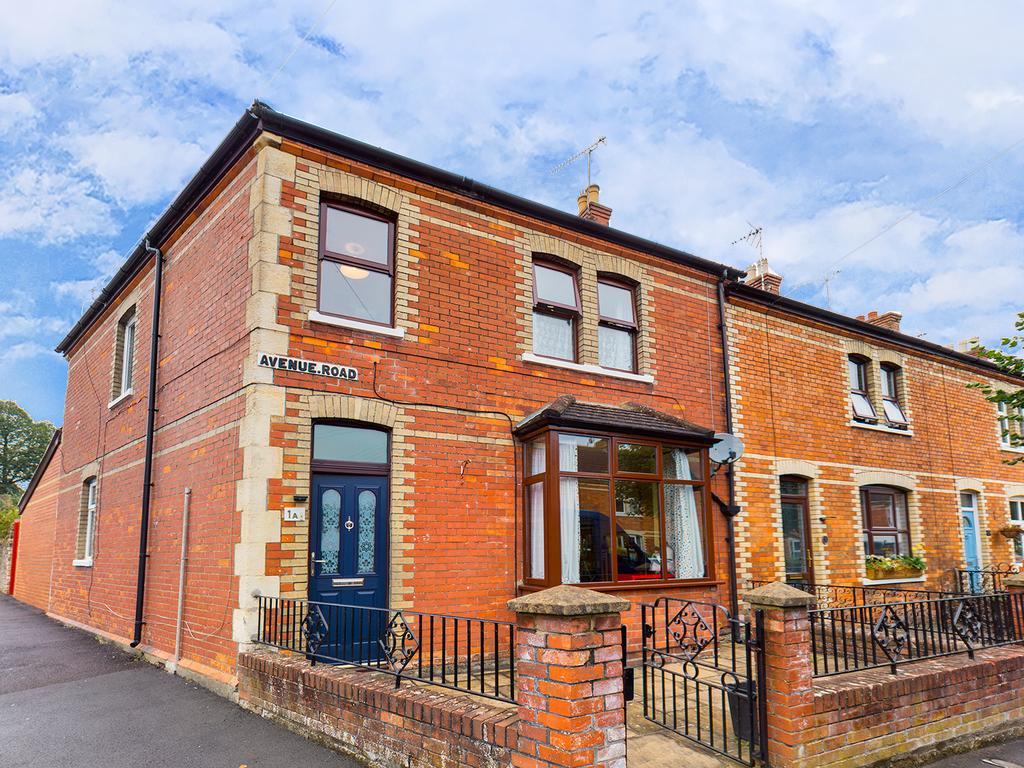 Avenue Road, Frome 4 bed end of terrace house - £500,000