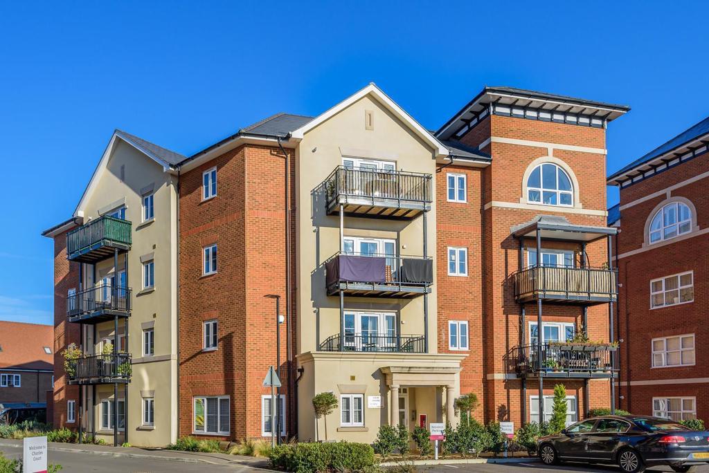 Bell Farm Way, Hersham... 2 bed flat - £399,950