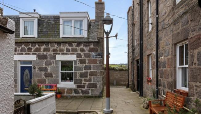 Pilot Square, Footdee, Aberdeen, AB11 2 bed terraced house - £600 pcm ...