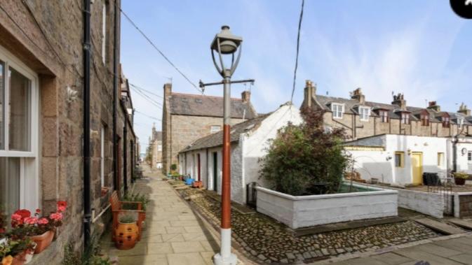 Pilot Square, Footdee, Aberdeen, AB11 2 bed terraced house - £600 pcm ...