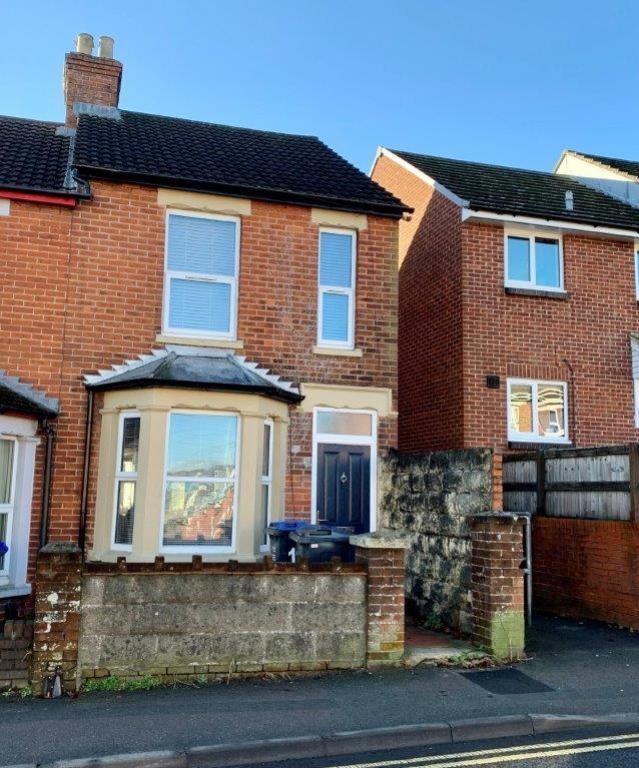 165 Devizes Road, Salisbury, SP2 7LS 3 bed end of terrace house - £279,995