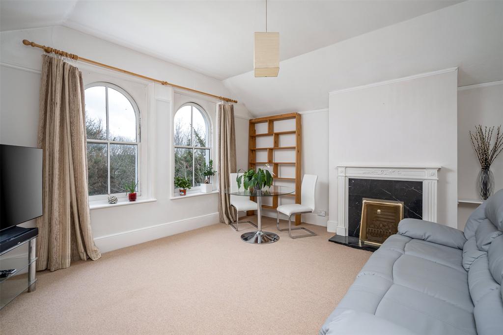 Wray Park Road, Reigate, RH2 4 bed flat - £445,000