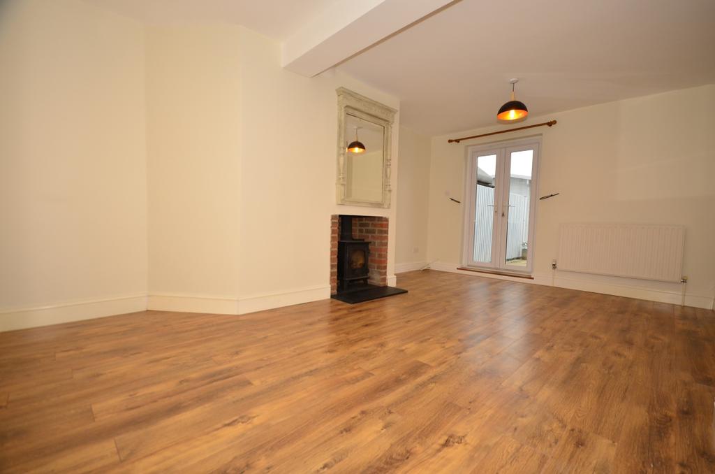Bell Lane Staplehurst TN12 2 bed terraced house - £1,100 pcm (£254 pw)