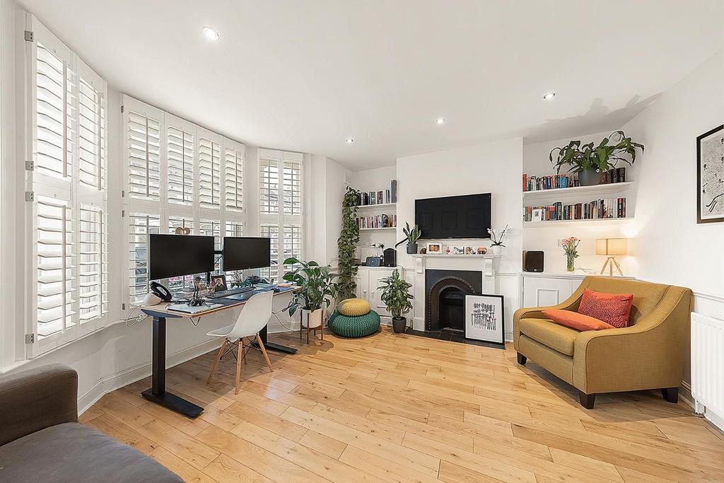 Ballater Road, SW2 2 bed flat - £630,000