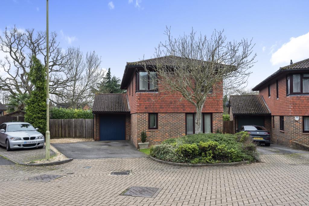 Basingstoke, Hampshire, RG24 4 bed detached house - £625,000