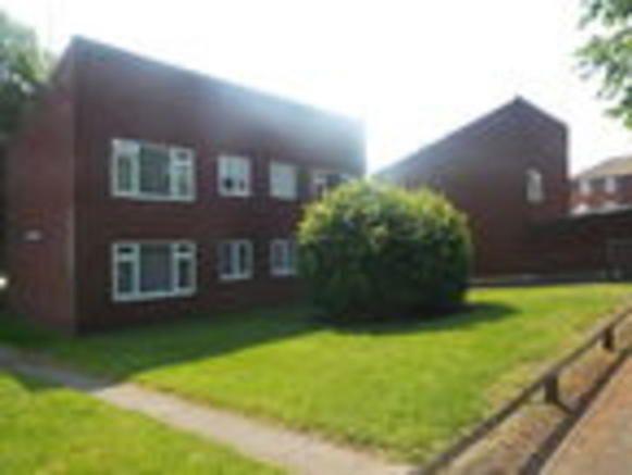 Crown Place, Worksop, S80 2 bed apartment - £45,000