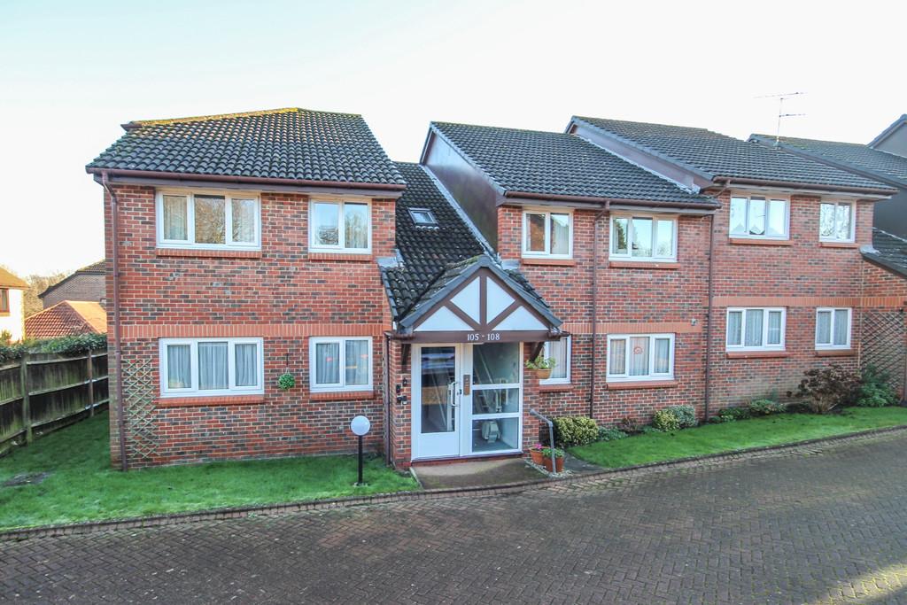 Acorn Drive, Wokingham 2 bed apartment - £190,000