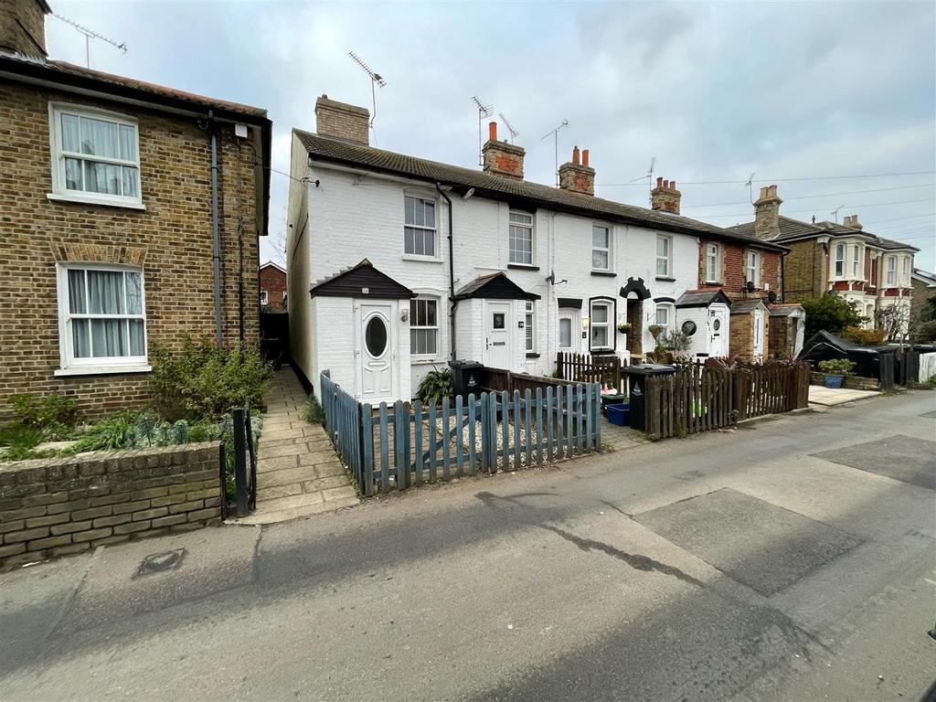 Crouch Road, Burnham-on-Crouch 2 bed cottage - £850 pcm (£196 pw)