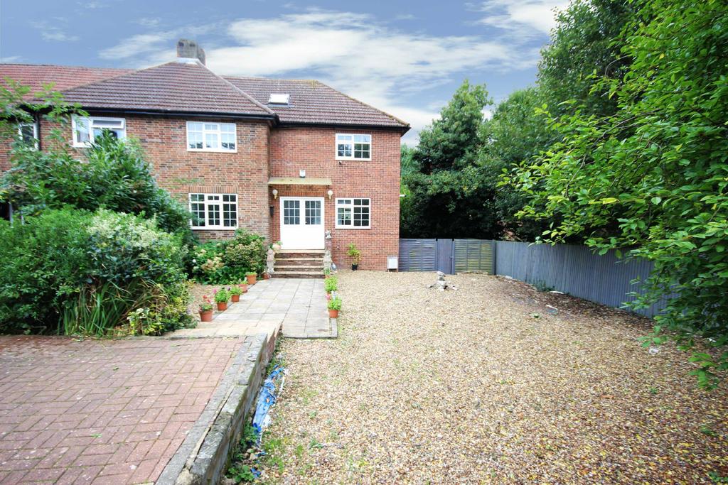 Dellors Close, Barnet, Hertfordshire... 5 bed semi-detached house - £ ...