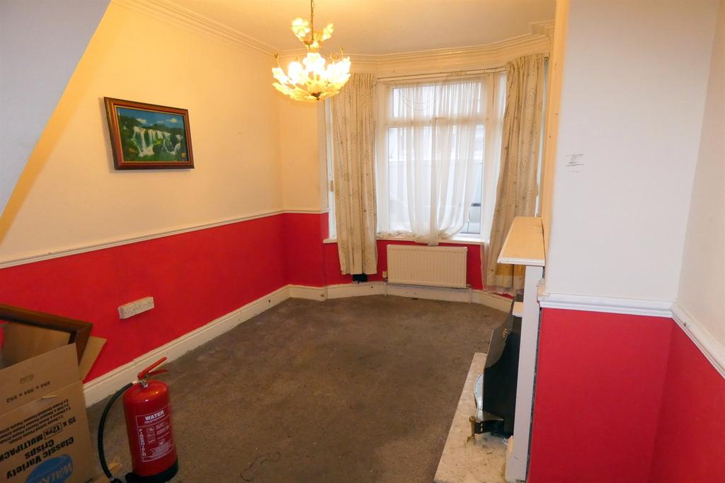 Wicklow Street, Middlesbrough, TS1 2 bed terraced house - £38,000