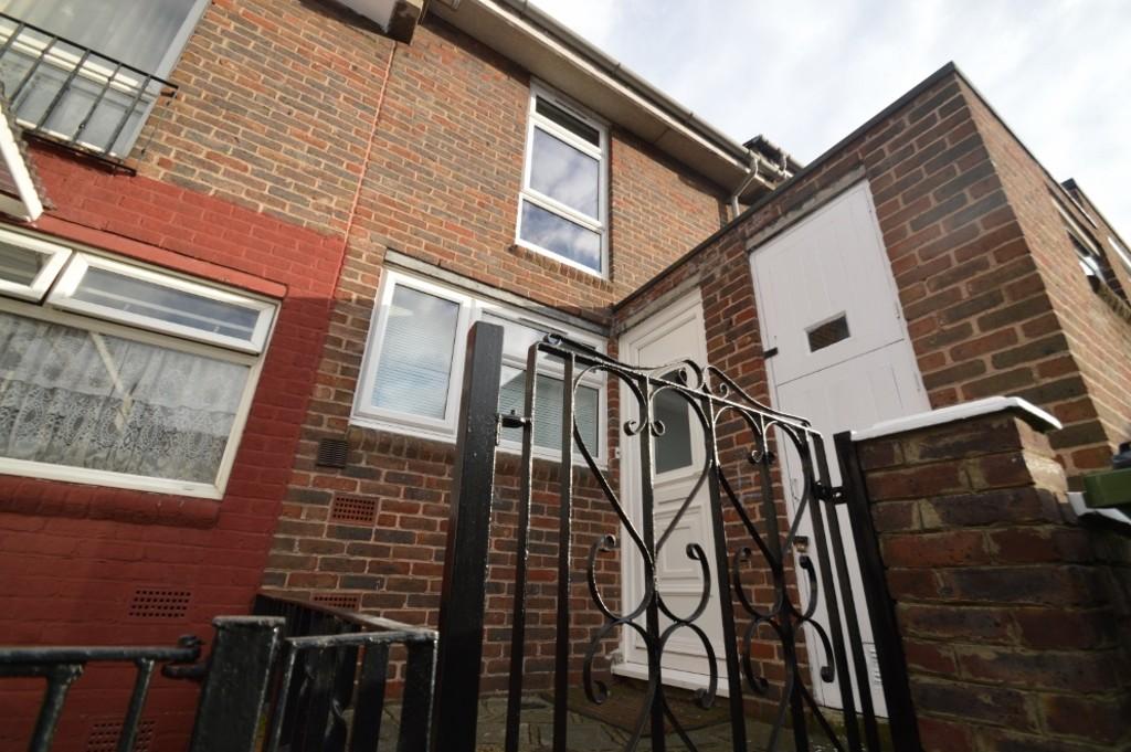 Burrage Road, London 2 bed terraced house - £1,450 pcm (£335 pw)