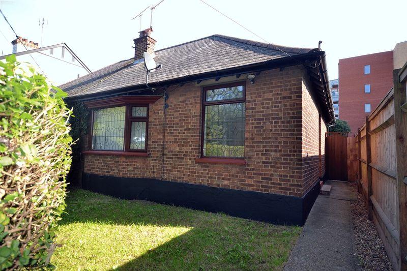 Tennyson Drive, Basildon 2 bed bungalow - £310,000