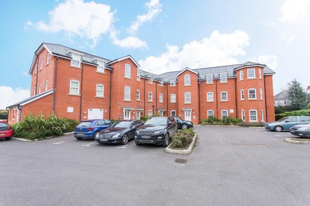 George Roche Road, Canterbury 2 bed flat - £250,000
