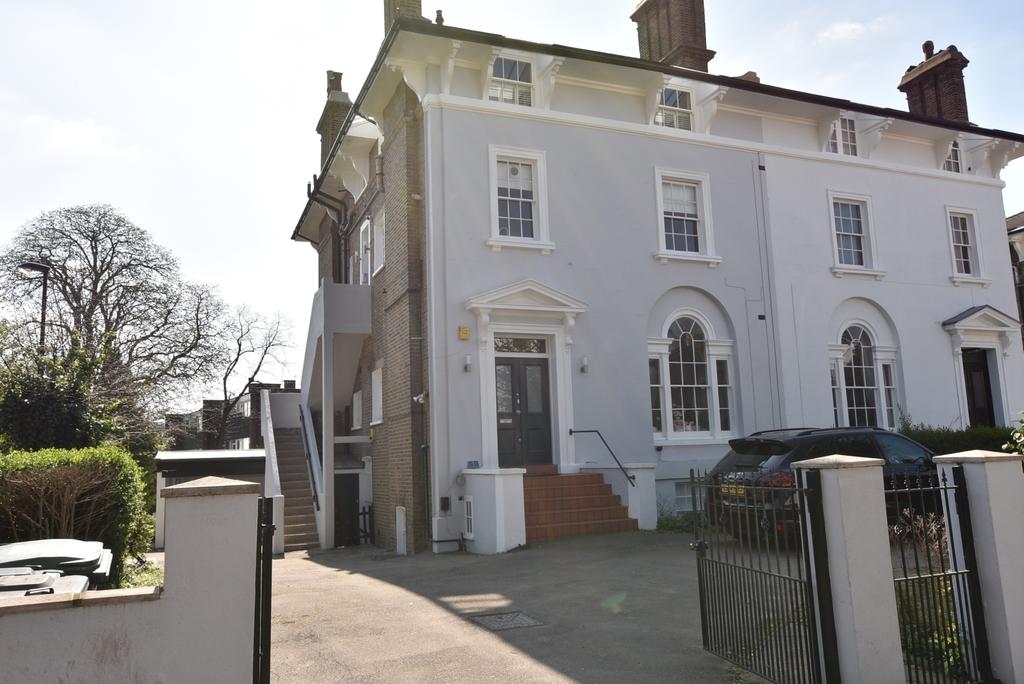 Church Terrace London SE13 2 bed flat - £1,900 pcm (£438 pw)