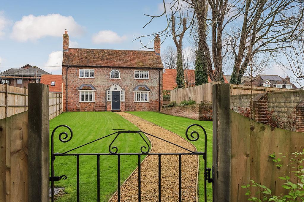 Barton Stacey, Winchester, Hampshire... 3 bed detached house - £825,000