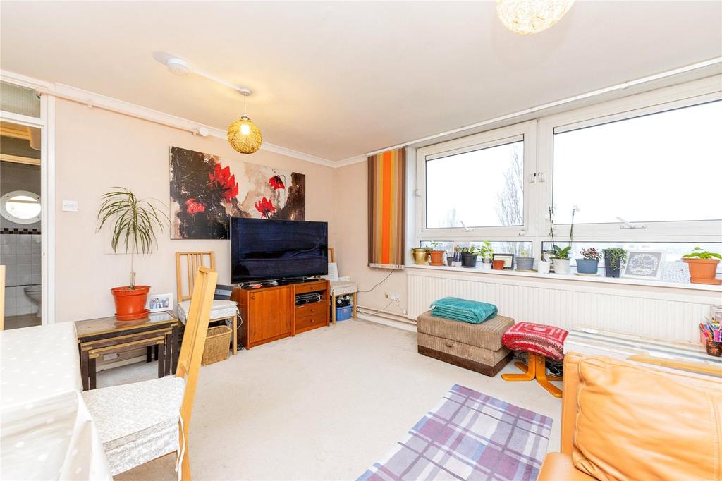 Harrow Court, Stevenage... 2 bed apartment - £155,000