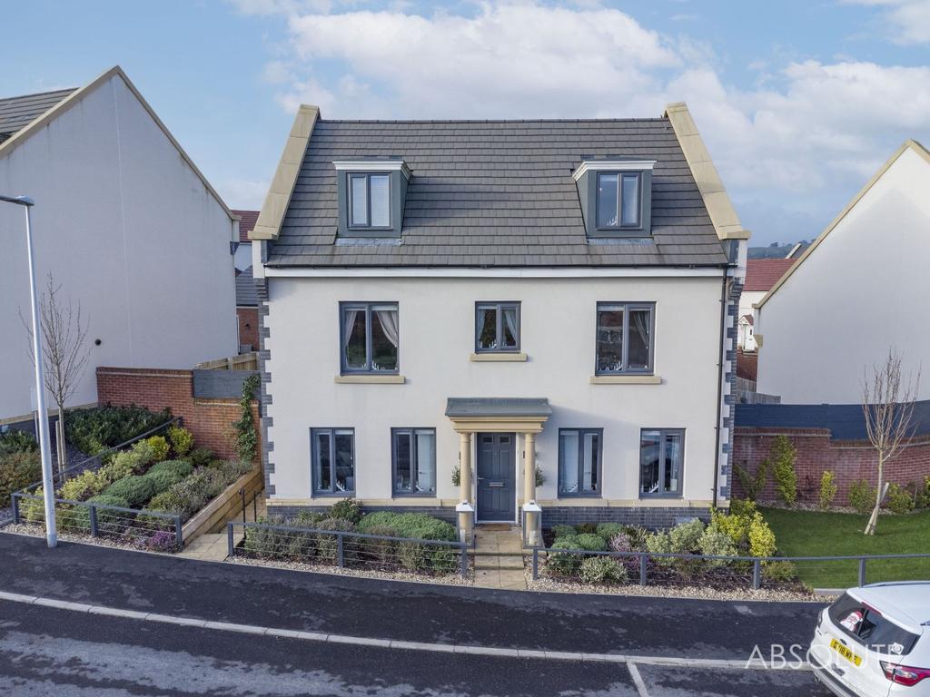 Buttercup Way, Newton Abbot, Devon, TQ12 6 bed detached house - £525,000