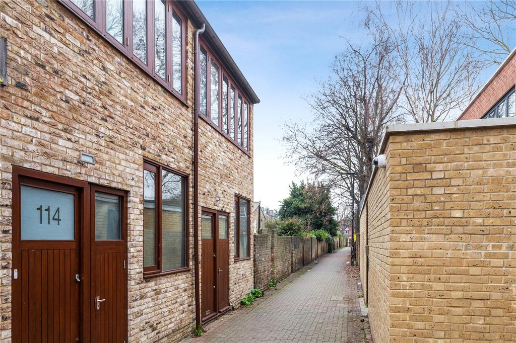 Church Walk, London, N16 2 bed semi-detached house - £775,000