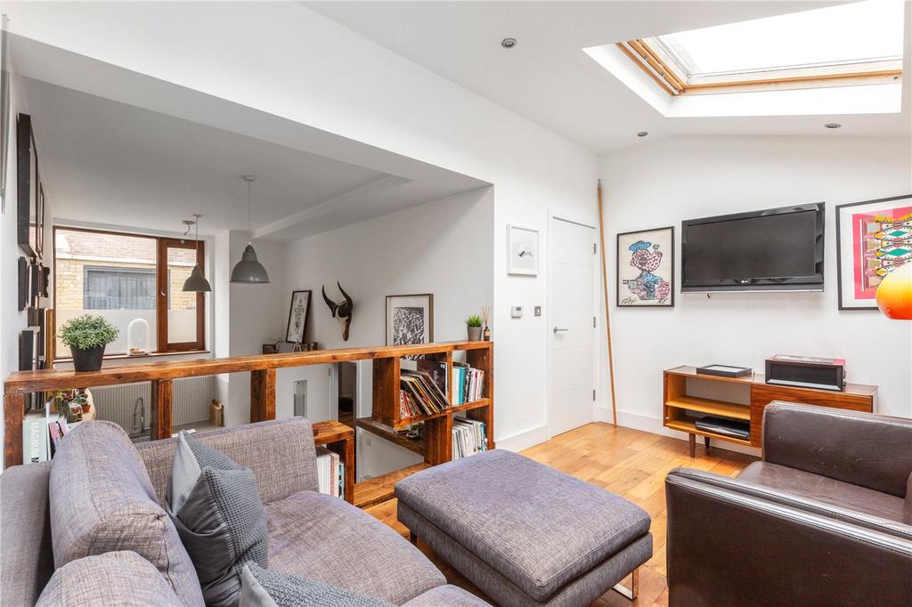 Church Walk, London, N16 2 bed semi-detached house - £775,000