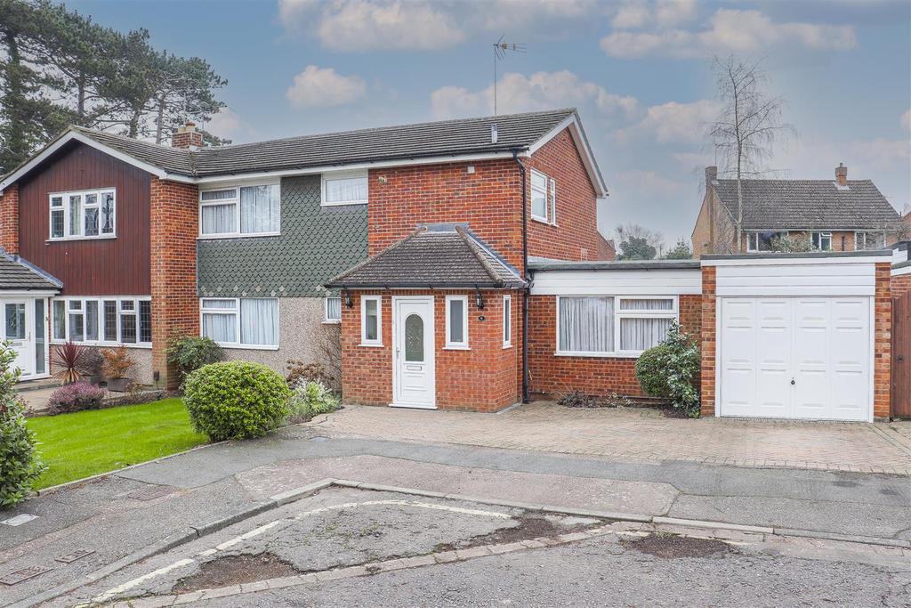 Ivybridge, Broxbourne 4 bed semi-detached house - £725,000