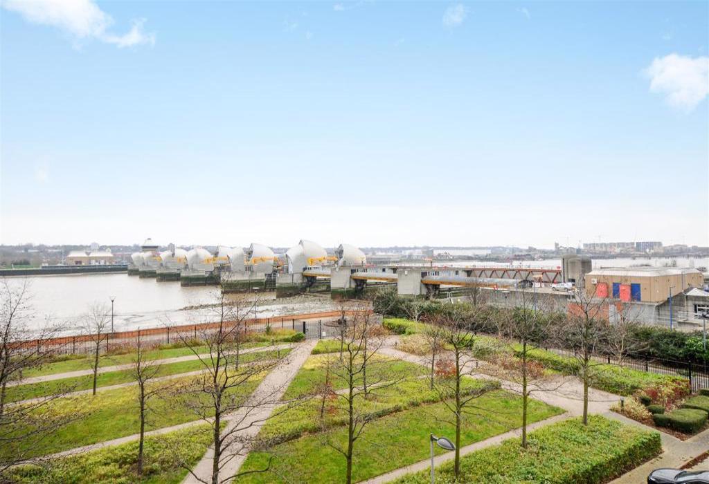 Wards Wharf Approach, London 2 bed apartment - £1,600 pcm (£369 pw)